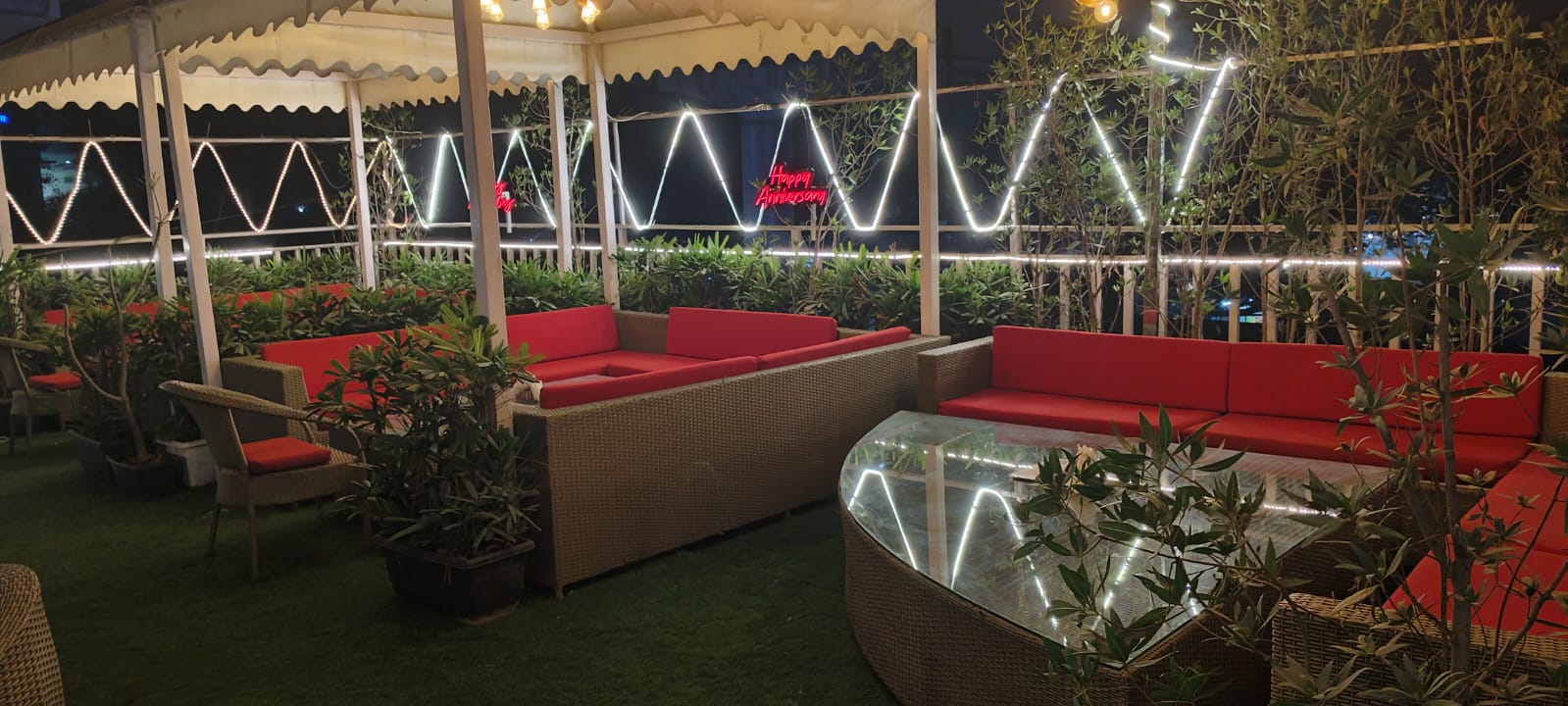Sky The Rooftop Cafe in Bahadurgarh | #1 Best Hotel Red Huts